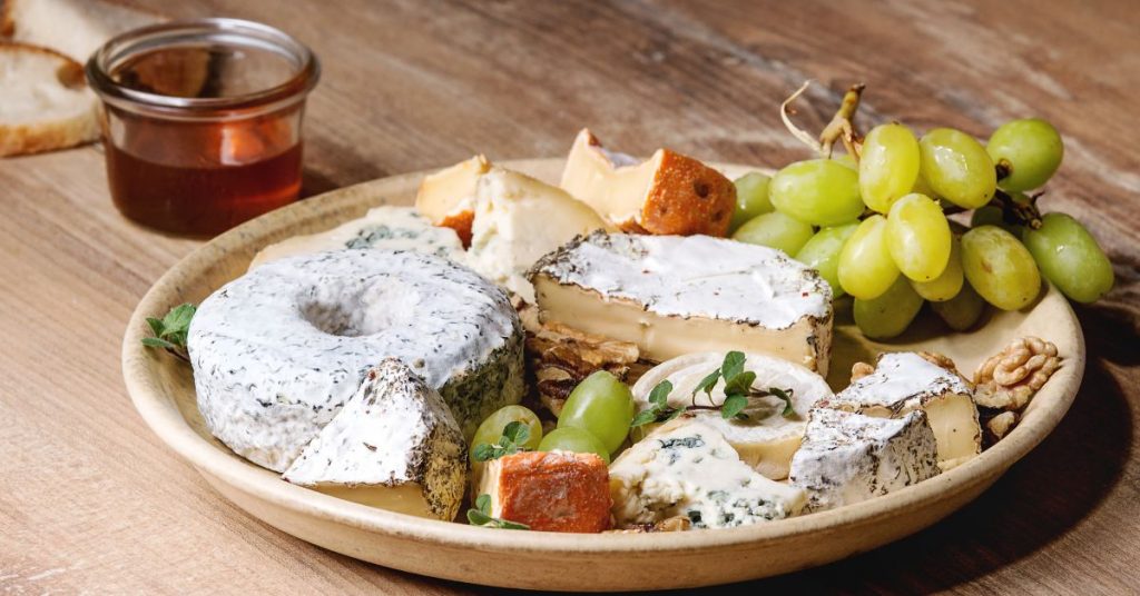 How to Build the Perfect Cheese Platter